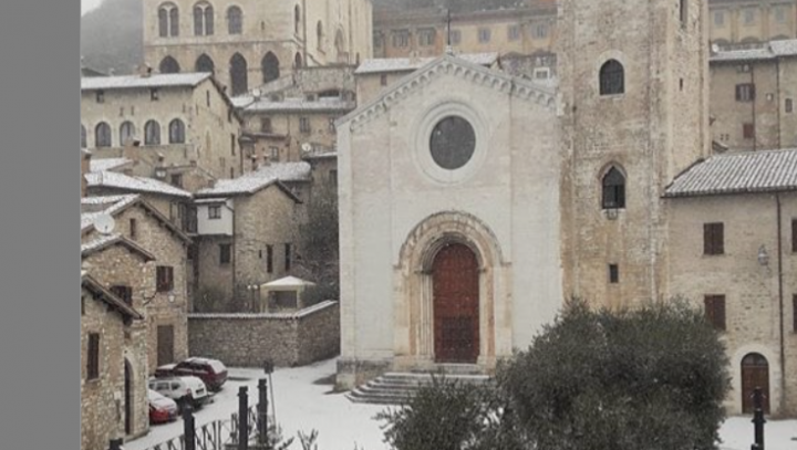Anna Moroni a Gubbio si gode la prima neve con il suo Tonino (Foto ...