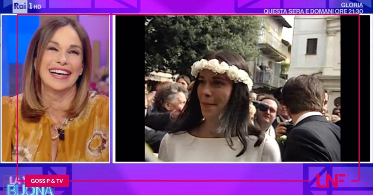 Cristina Parodi in abito da sposa, pentita di aver scelto quel look con ...