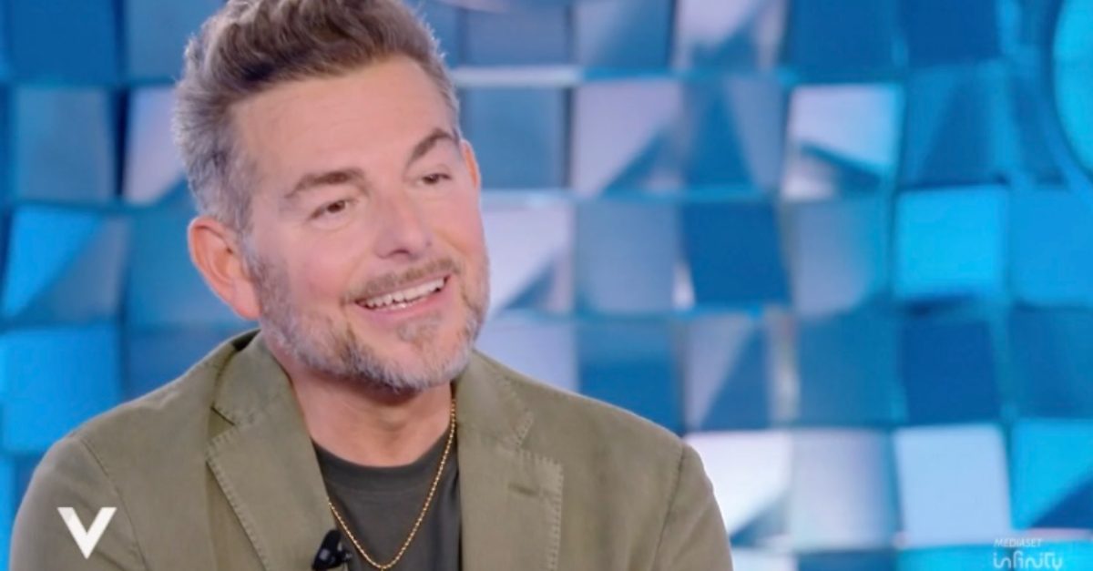 Daniele Bossari a Verissimo, ha scoperto il tumore alla gola con un cristallo - Ultime Notizie Flash