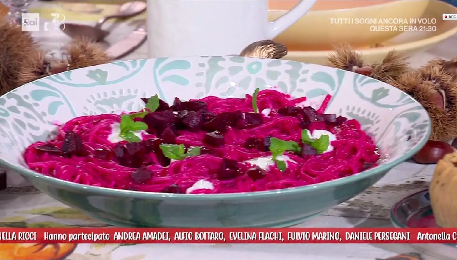 Gli spaghetti rosa di Antonella Ricci: un primo da provare - Ultime ...