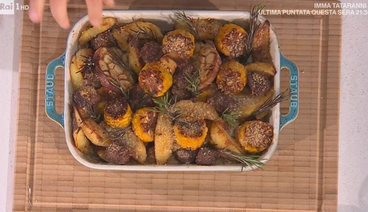 Andrea Mainardi fa pannocchie con patate e salsiccia: la ricetta di ...