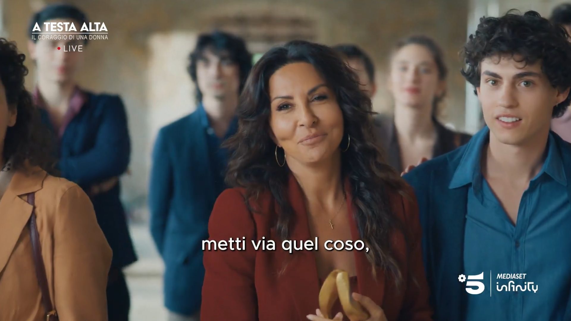 A Testa alta chiude col botto e Sabrina Ferilli umilia Bruno Vespa ...