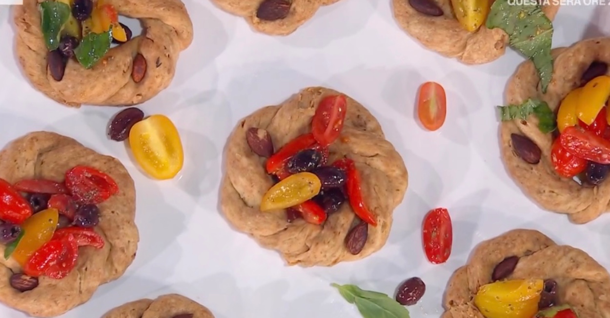 Ultima ricetta per Antonio Paolino: caponata e taralli napoletani ...